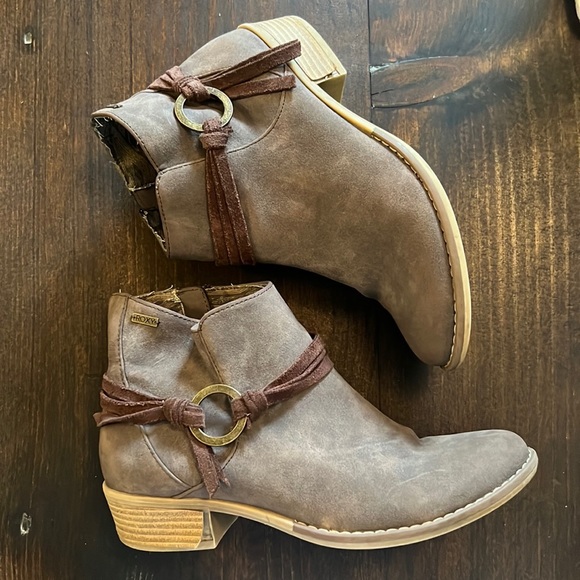 Roxy | Shoes | Roxy Bootie Size 7 | Poshmark